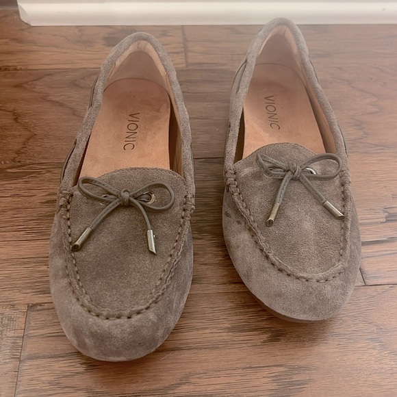 Vionic | Shoes | Vionic Suede Ida Slipper Moccasin Style Driver Sole ...